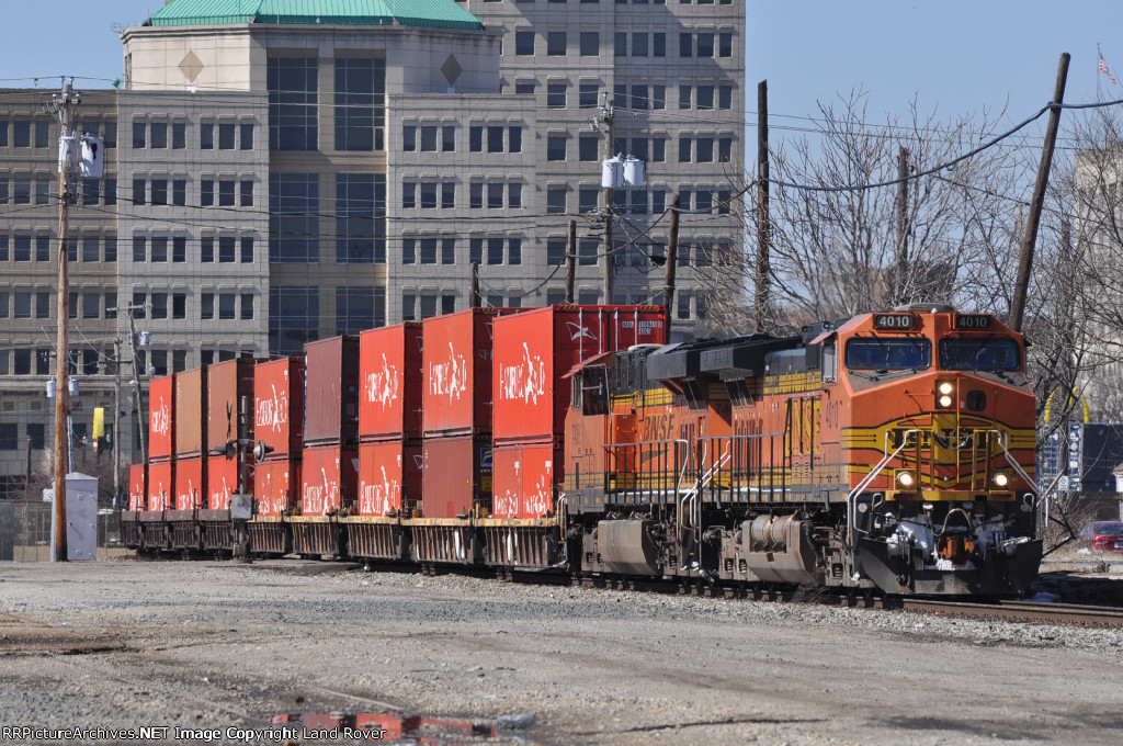 BNSF 4010 On CSX Q 133 Eastbound